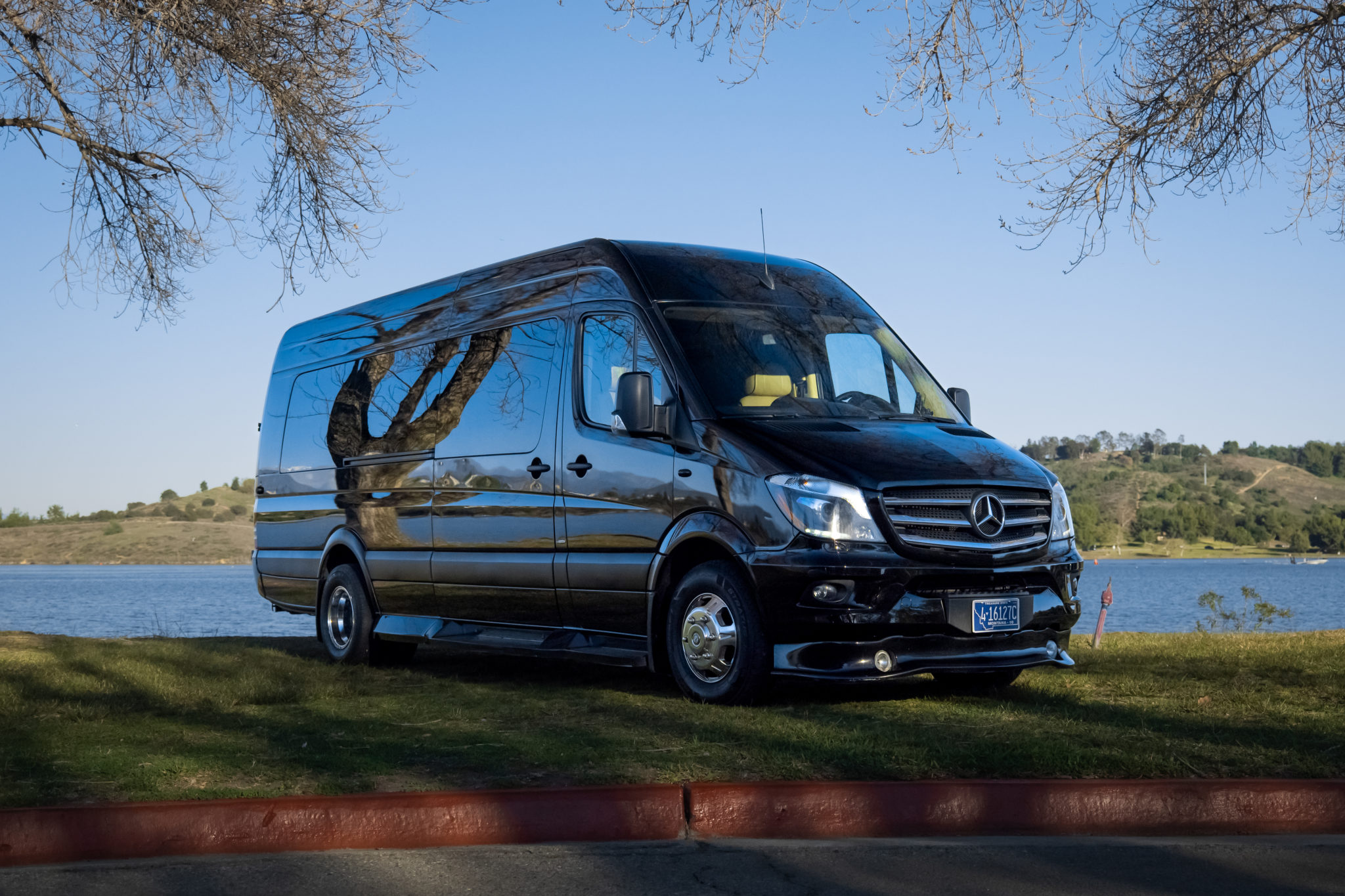 10 Px Mercedes Lux Sprinter W/Bathroom - RV Sprinter