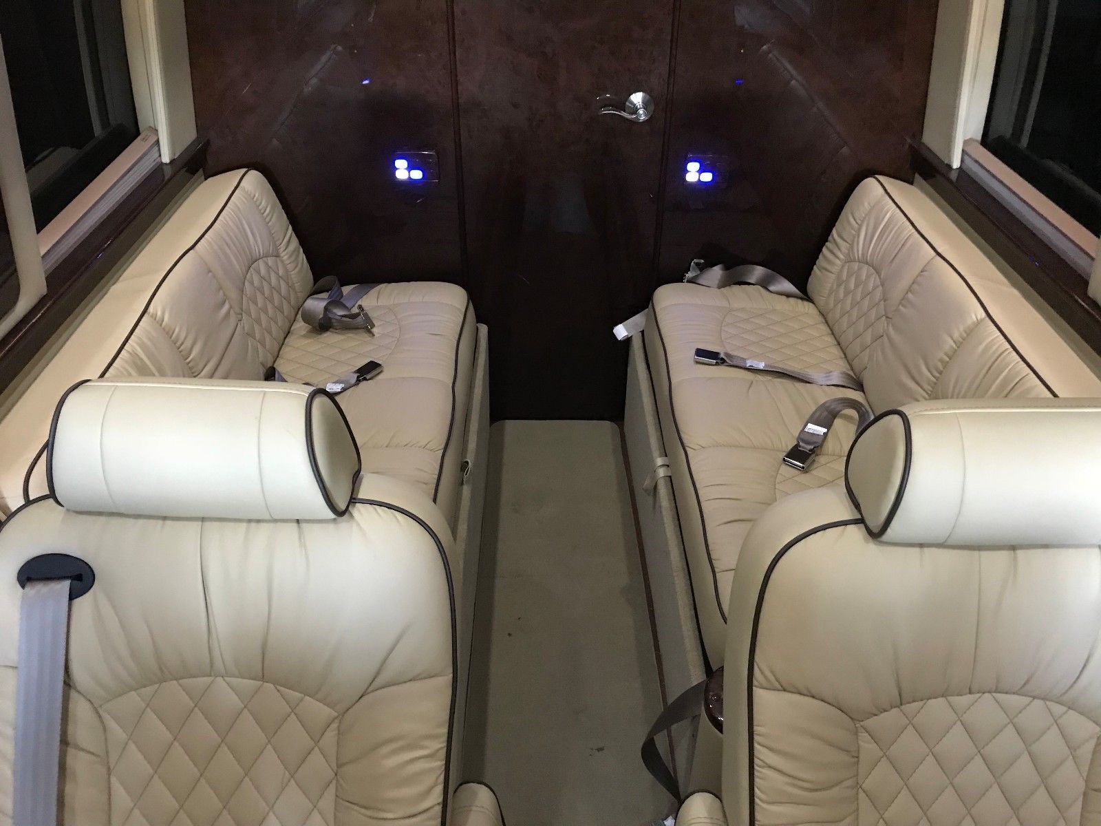 Day Cruiser Business Class Sprinter with Bathroom - RV Sprinter